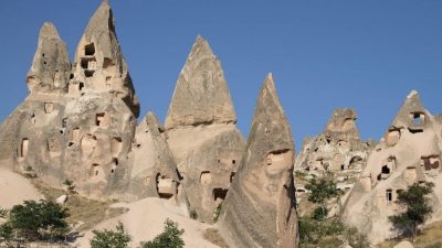 When did people build the first houses? - Kidpid